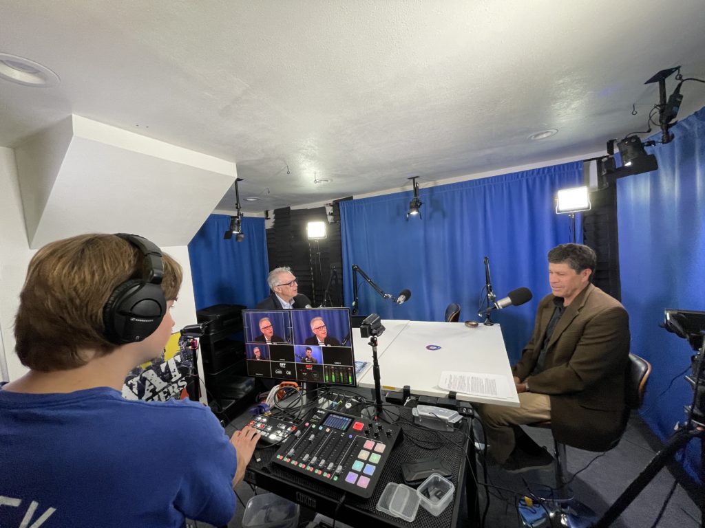 Robert Riggs | Content Entrepreneur - Writer - TV Producer - Podcaster